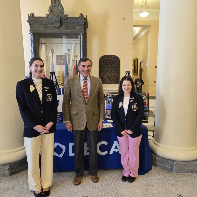 Senator Rick Bennett, Carly Dillingham on the left and Brooklynn ...